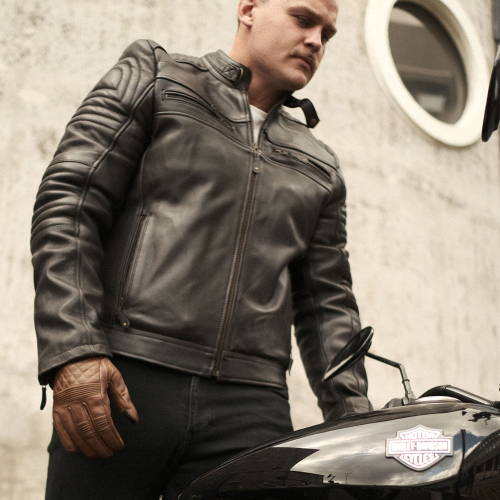 Stay Cool and Protected: Essential Summer Motorcycle Gear